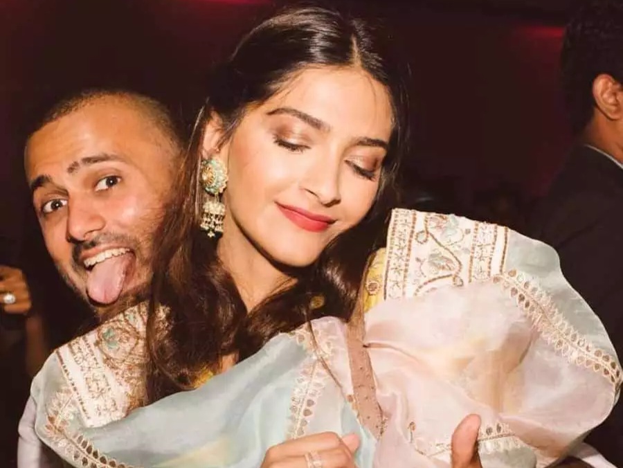 Sonam Kapoor, Anand Ahuja pose with Rishi Sunak