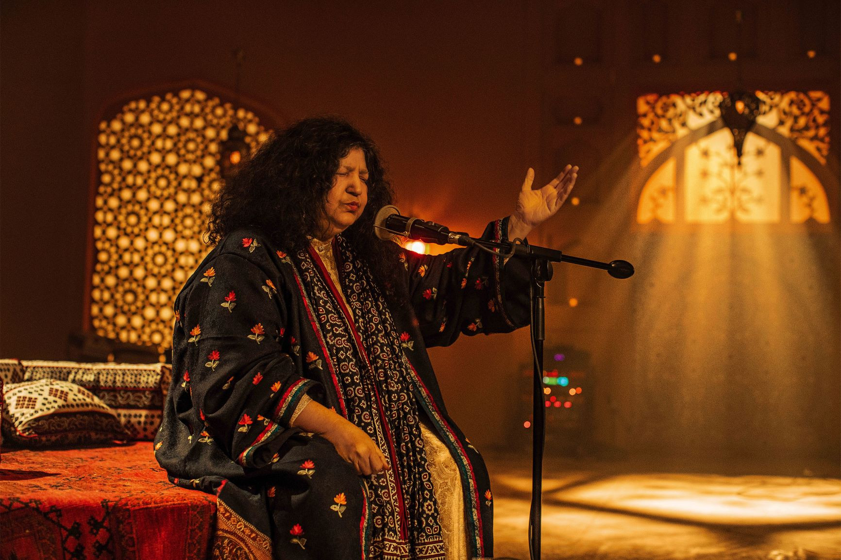 Pakistan's most beloved artist Abida Parveen is coming to Dubai - Masala.com