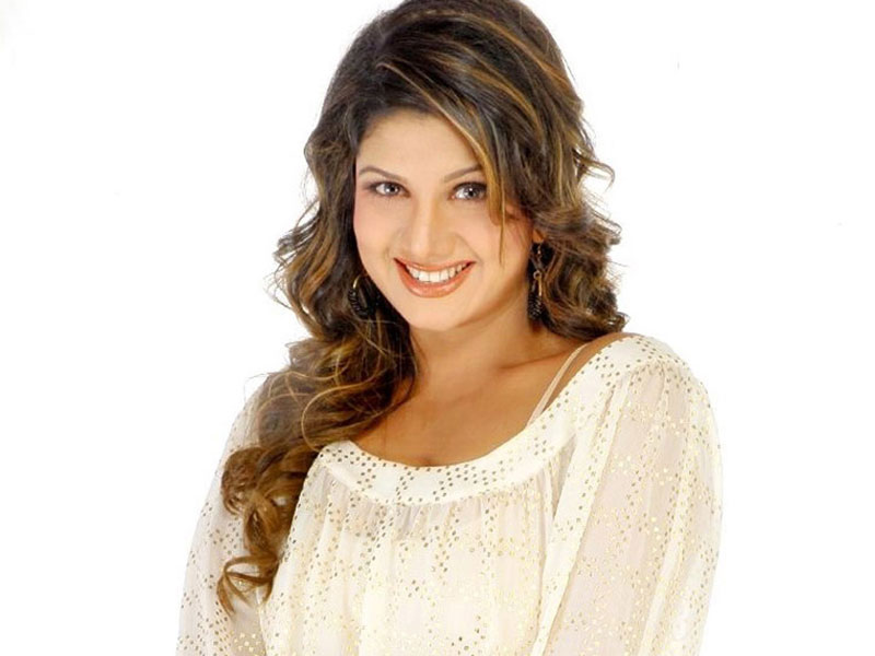 Rambha thanks fans for love post accident in Canada 1