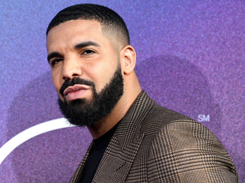 Drake really play this famous Indian song at his concert 1