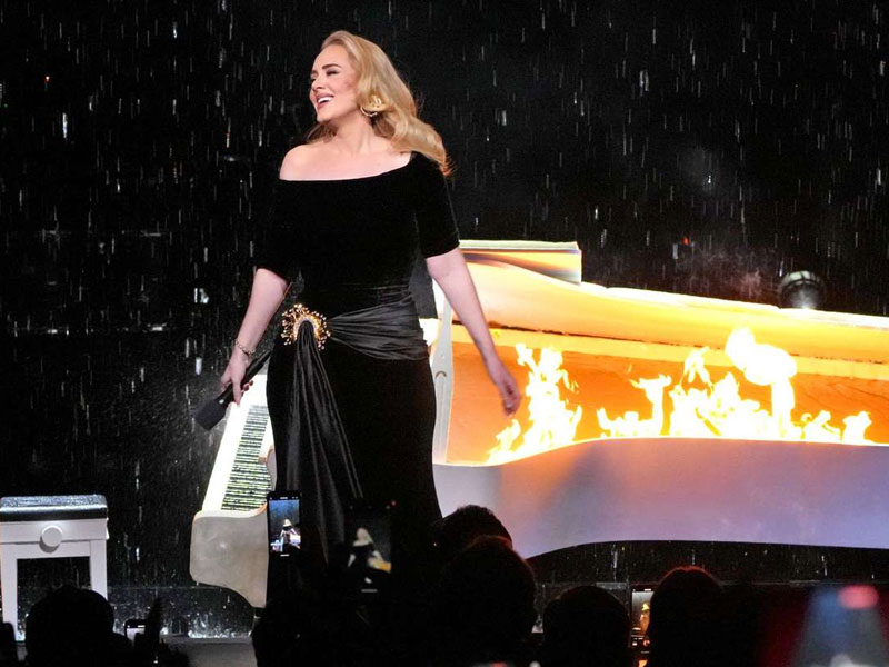 Adele thankful to fans as she returns to stage 10 months