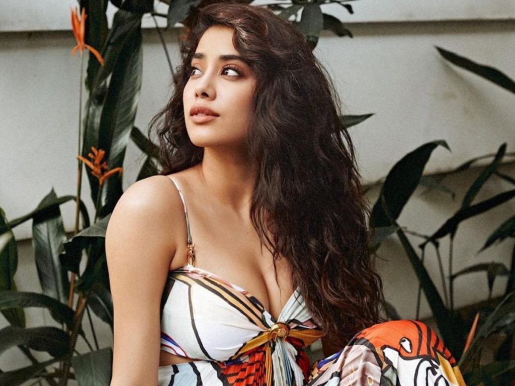 Janhvi Kapoor Sets Internet On Fire By Grooving