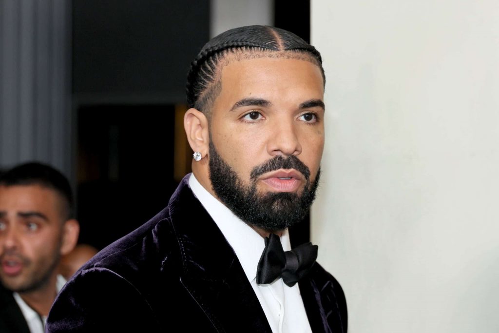 Drake buys necklace of 42 diamond rings he got for exes