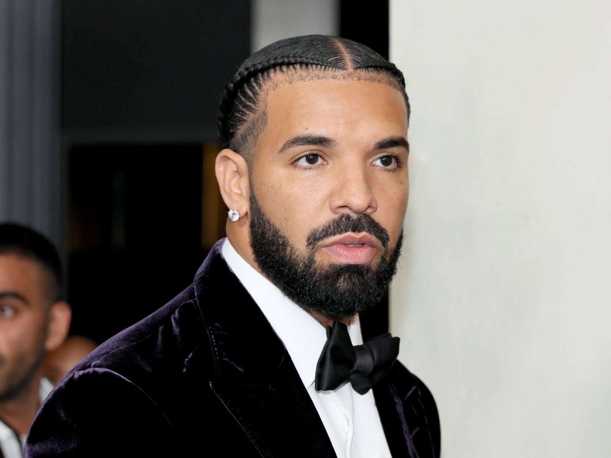 Drake buys necklace of 42 diamond rings he got for exes