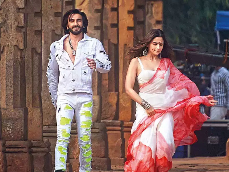 Rocky Aur Rani Ki Prem Kahani love 1