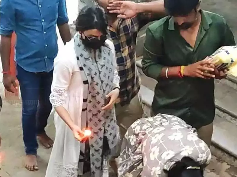 Here's how many steps Samantha climbed at the Pazhani Murugan Temple ...