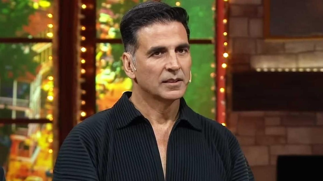 Internet slams Akshay Kumar as he performs stunt