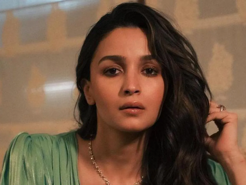 Happy Birthday Alia Bhatt! Here are 4 movies of the actress to looking ...