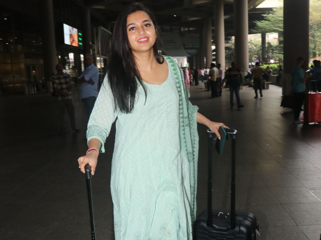 Tejasswi Prakash shows us the power of ethnic wear comfort