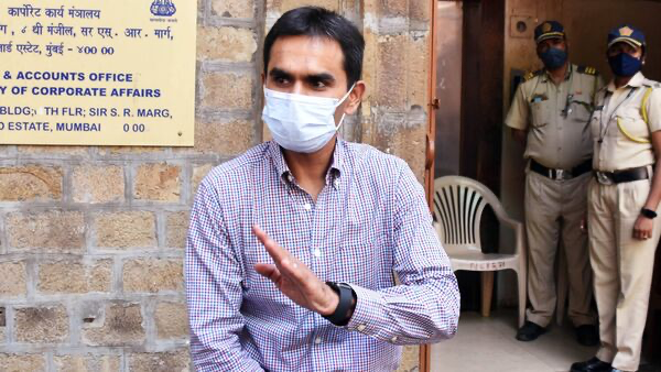 Aryan Khan case: CBI registers FIR against Sameer Wankhede for remanding 25 crores from Shah ...