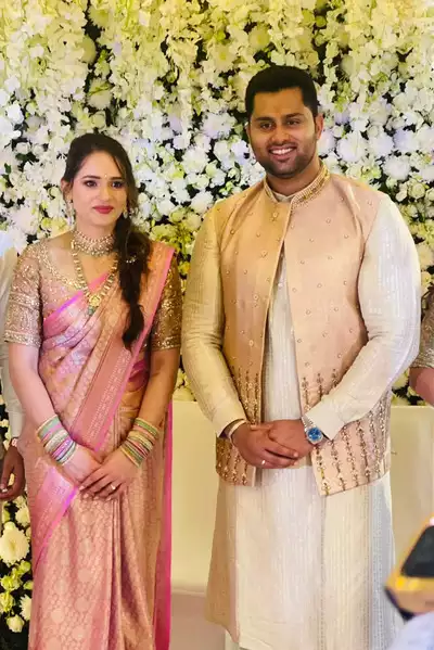 Abishek Ambareesh and Aviva Bidapa tie the knot with Rajinikanth, Yash ...