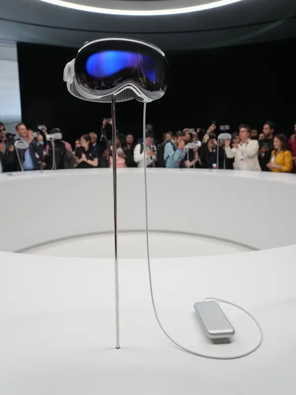 Review: Here's how much Apple's latest Vision Pro ‘mixed reality ...