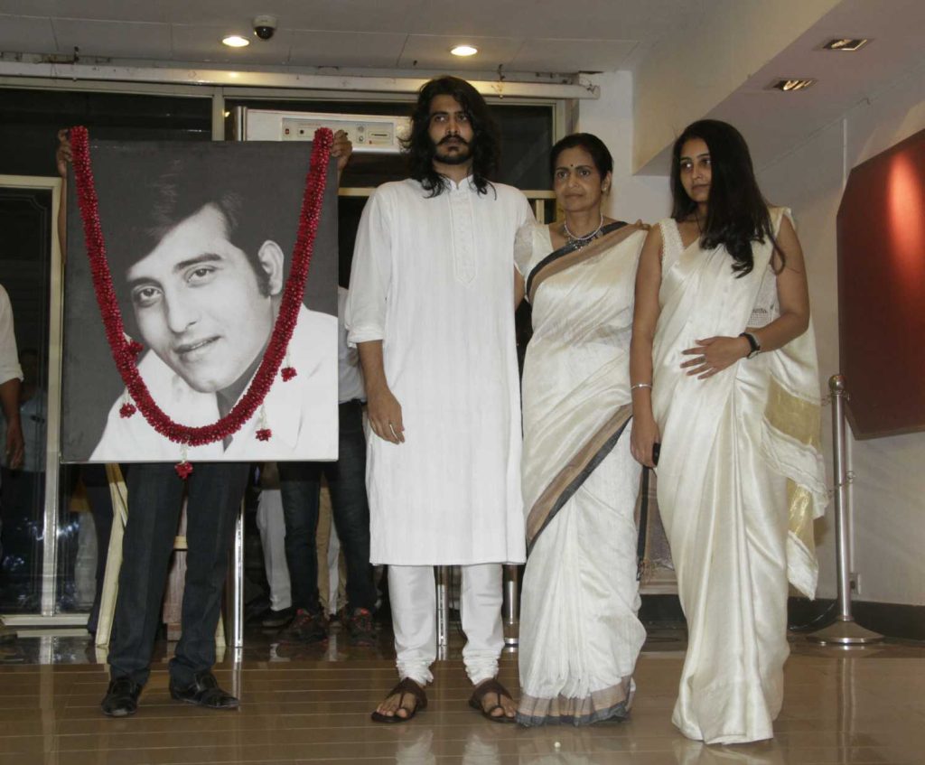Blast From The Past: How Vinod Khanna went from a sex-symbol to a ...