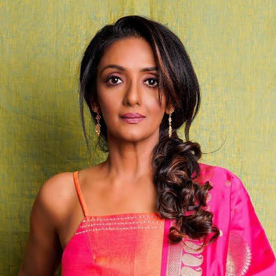 Actor Shanthi Priya recalls her experience of meeting Juhi Chawla for ...