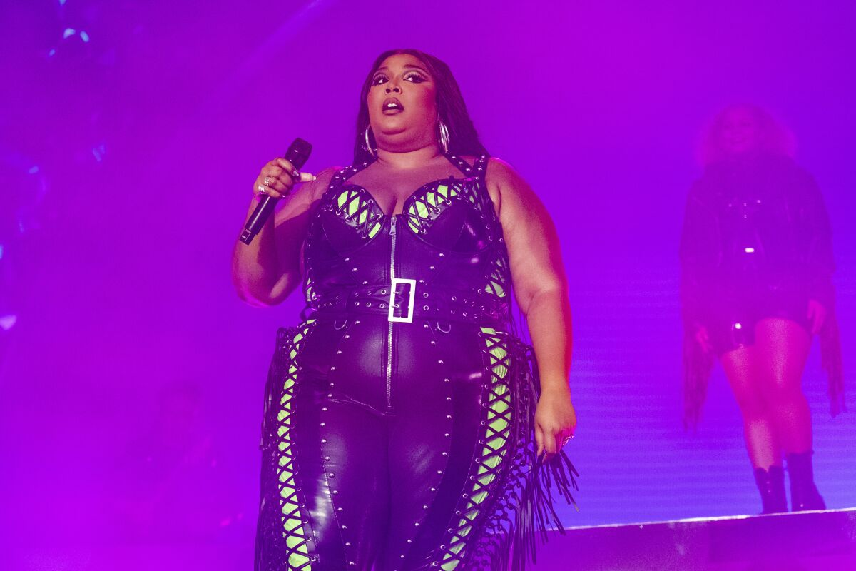 Lizzo: Singer-rapper Lizzo sued by three former dancers for alleged ...