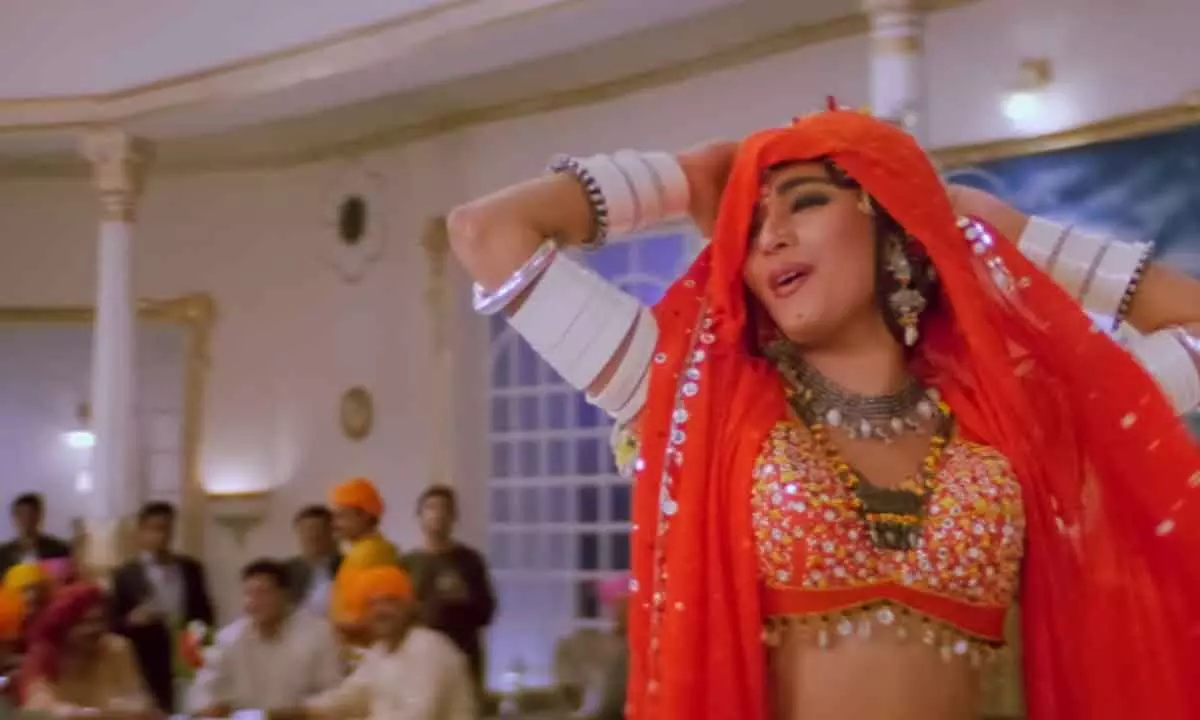 Choli Ke Peechay: Why was popular 1993 song frowned upon? - Masala.com Choli Ke Peechay: Why was popular 1993 song frowned upon? - Masala.com