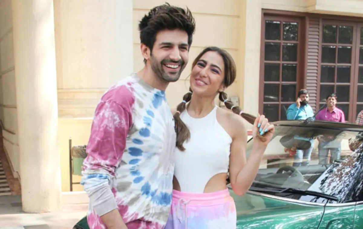 Kartik Aaryan: WATCH: Exes Kartik Aaryan and Sara Ali Khan share a sweet hug at the 'Gadar 2 ...