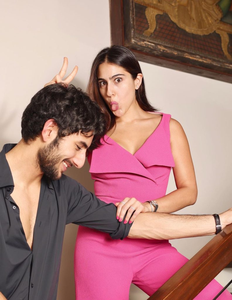 Sara Ali Khan and Ibrahim Ali Khan's new FUN pics perfectly encapsulate the siblings ...