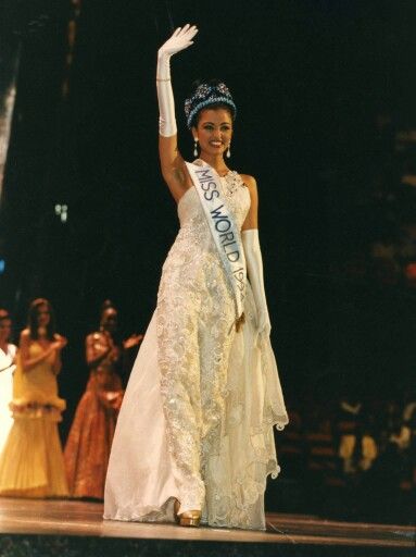 Blast From The Past: 12 stunning pictures of Aishwarya Rai during her ...