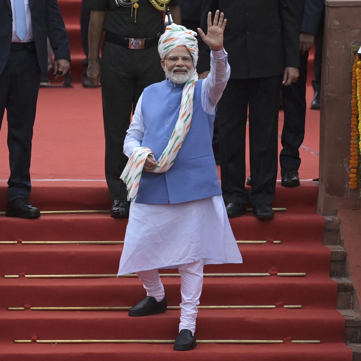 Narendra Modi An Undercover Style Icon Here Are 5 Best Looks Pulled