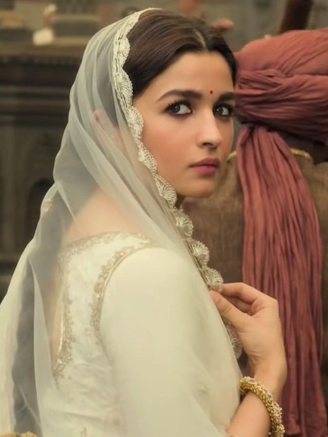 9 actresses who aced 'Period drama' roles - Masala.com