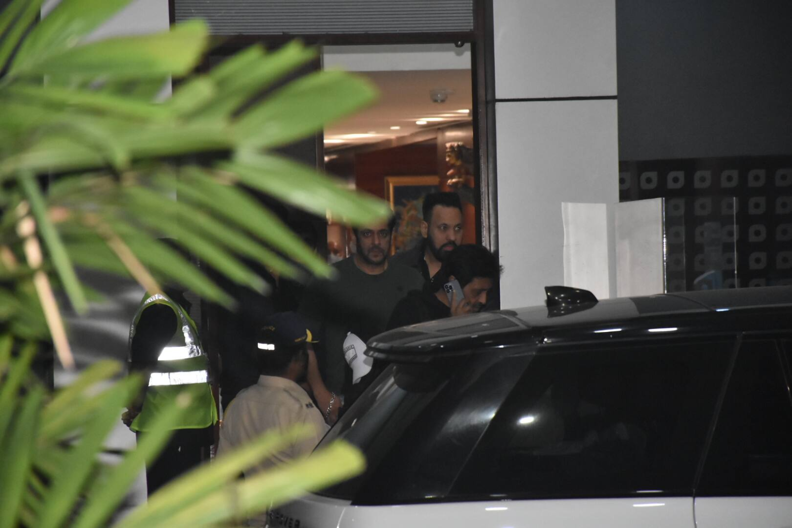 WATCH: Salman Khan takes pics of paps while they try to snap him in ...
