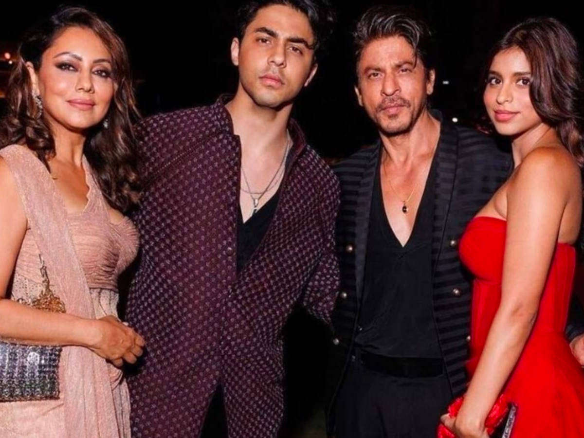 Gauri Khan wins hearts of fans after posting adorable family picture ...
