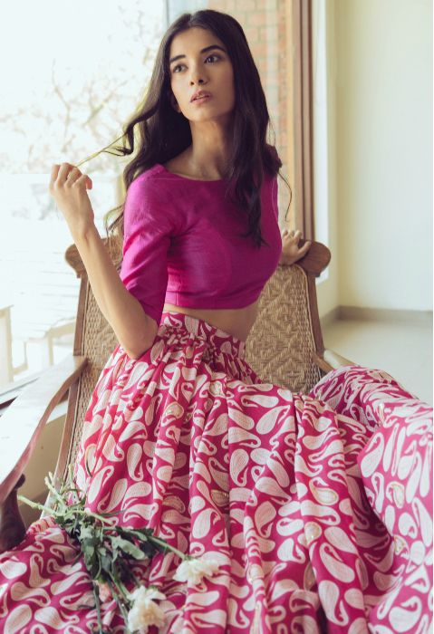 WATCH: Saba Azad's electrifying runway performance steals the spotlight ...