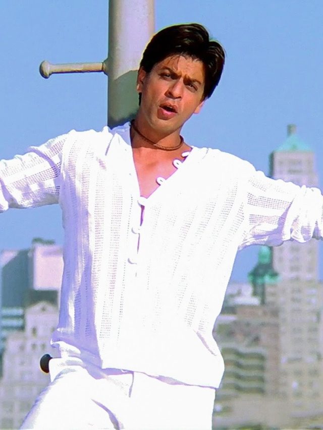 7 times Shah Rukh Khan did his iconic pose and the world was HERE for it - Masala.com
