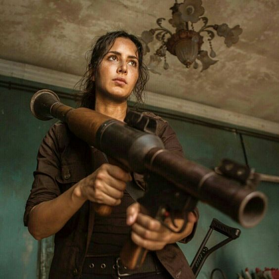 WATCH: Katrina Kaif dazzles in a regal pink anarkali as she leaves for ...