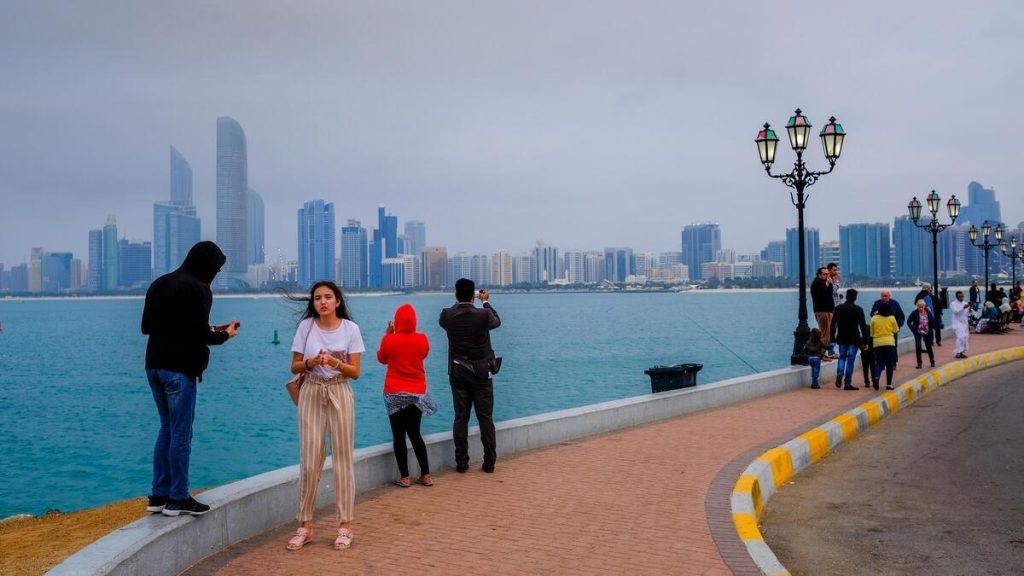 UAE Weather: Heavy rains to continue; alert issued for Abu Dhabi, Dubai, Sharjah - Masala.com