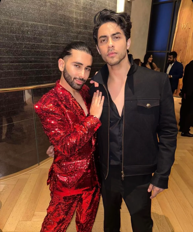 Aryan Khan fans can't stop gushing about his good looks after RARE pics ...