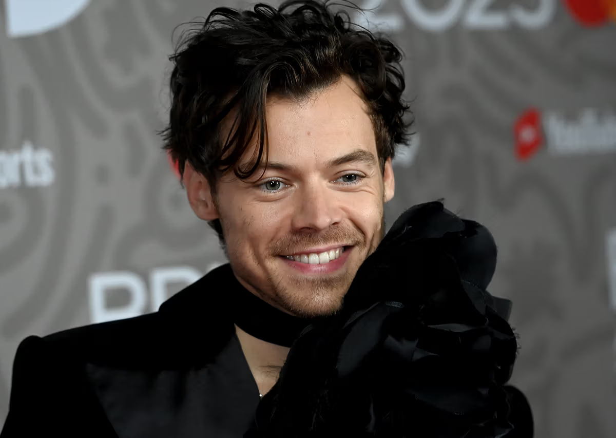 Harry Styles ditches the curls for a buzz cut and breaks the internet ...