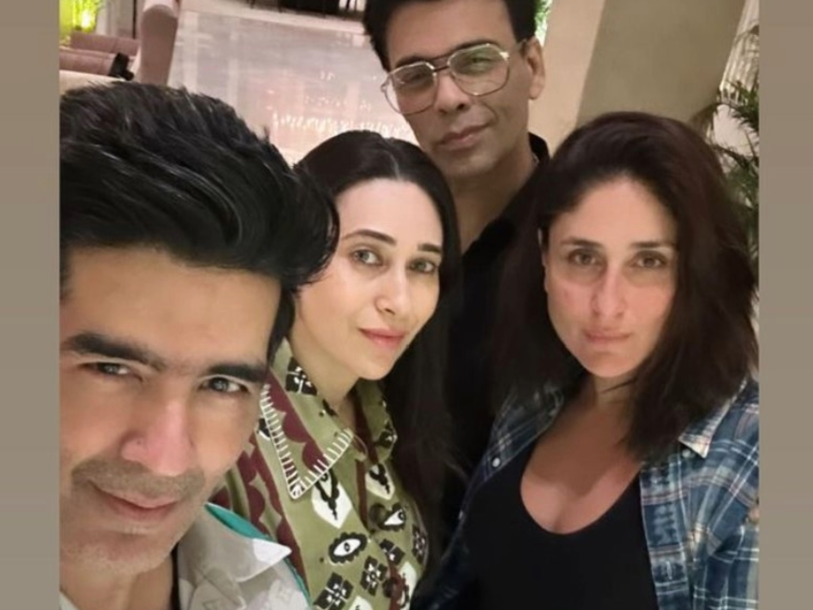 The ICONIC 4: Kareena Kapoor shares MUST-SEE selfie with sis Karisma, KJo, and Manish Malhotra ...