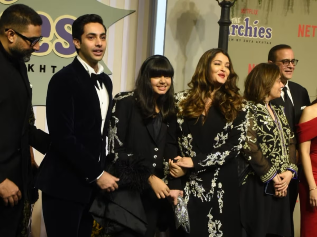 Bachchans stand tall at The Archies premiere: Are Aishwarya and ...