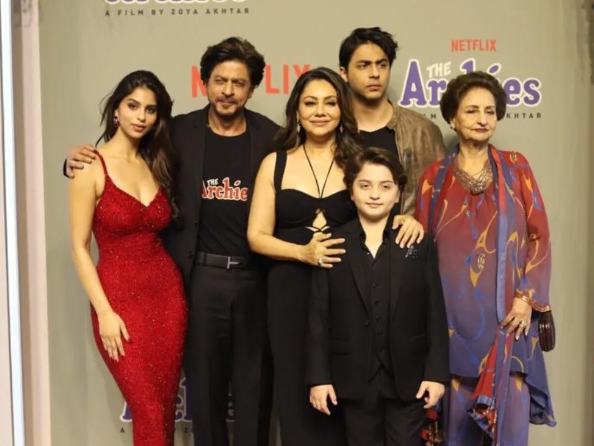 The Archies: Dad No. 1: Shah Rukh Khan supports daughter Suhana Khan with this SWEET gesture at ...