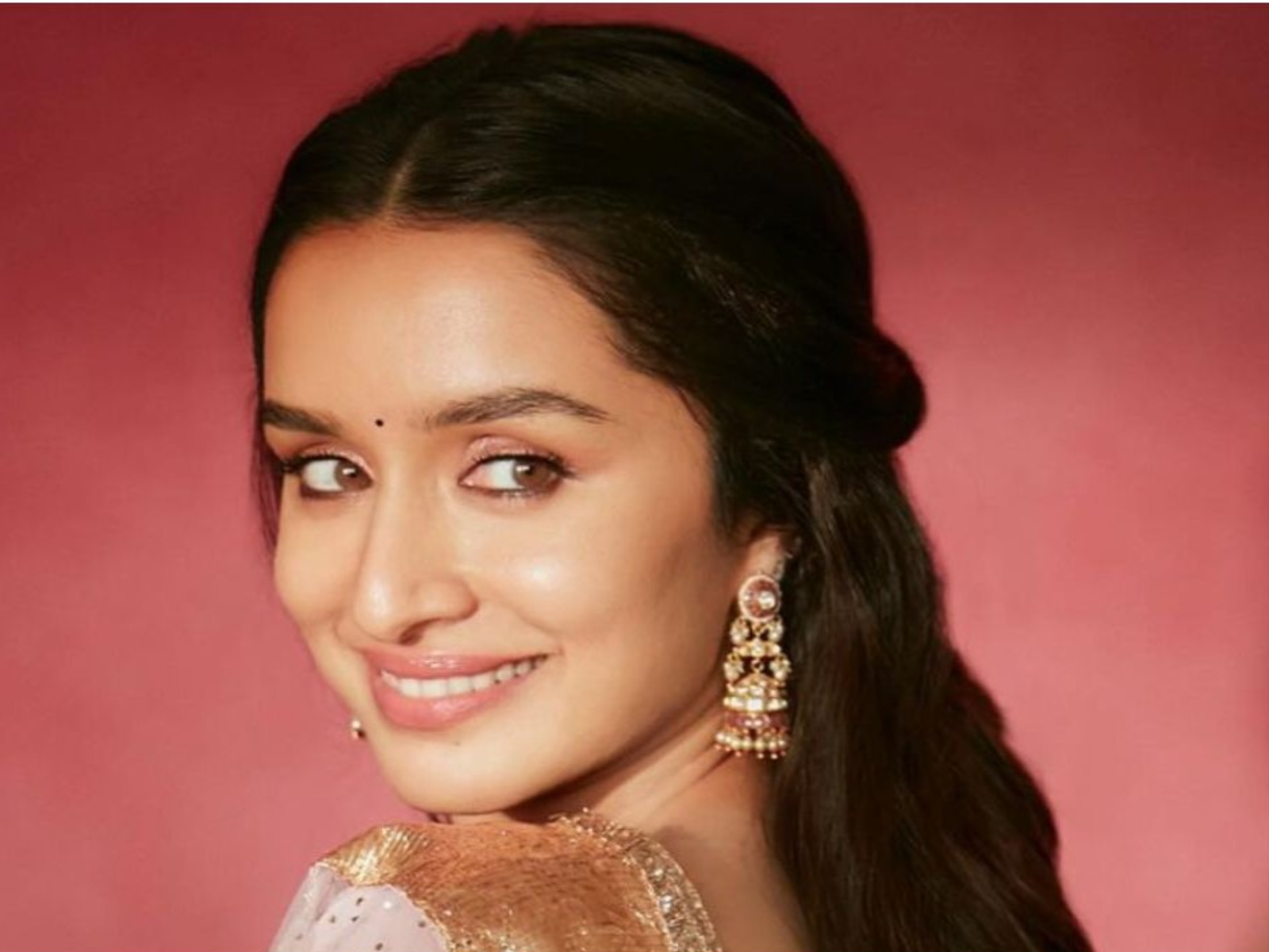 Shraddha Kapoor's fans compare her to THIS legendary actress after she ... Shraddha Kapoor's fans compare her to THIS legendary actress after she ...