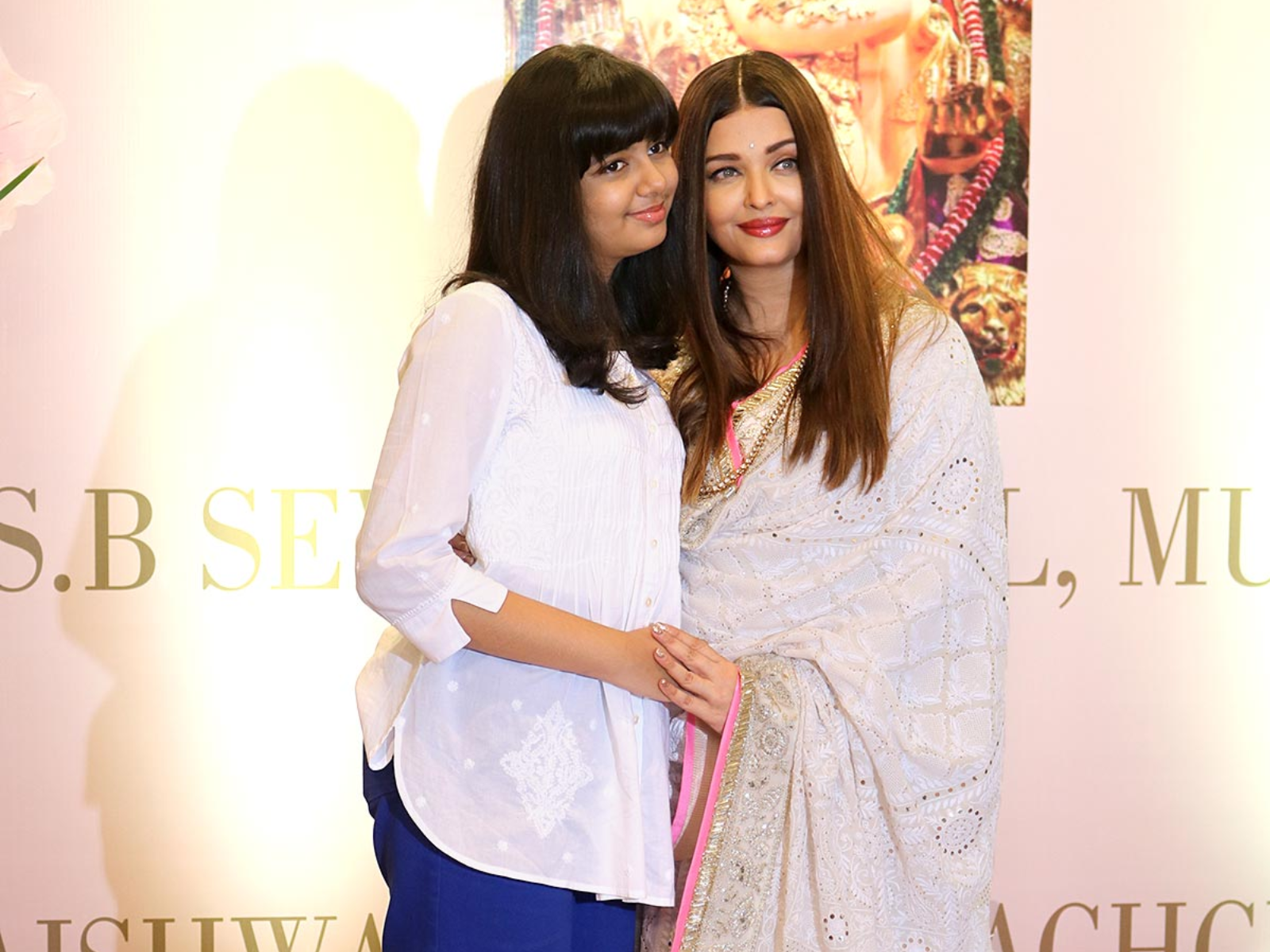 Aaradhya Bachchan flaunts new hairstyle at the Ambani wedding; fans say ...