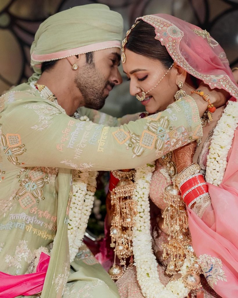 Pulkit Samrat and Kriti Kharbanda are married! First pictures of the newlyweds out now - Masala.com
