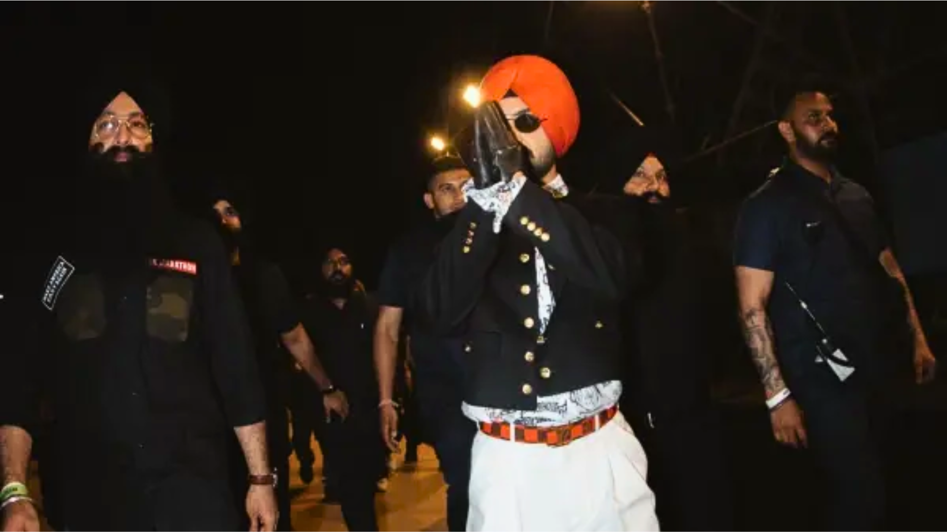 WATCH: Diljit Dosanjh delights 1 lucky fan by giving away THIS special ...