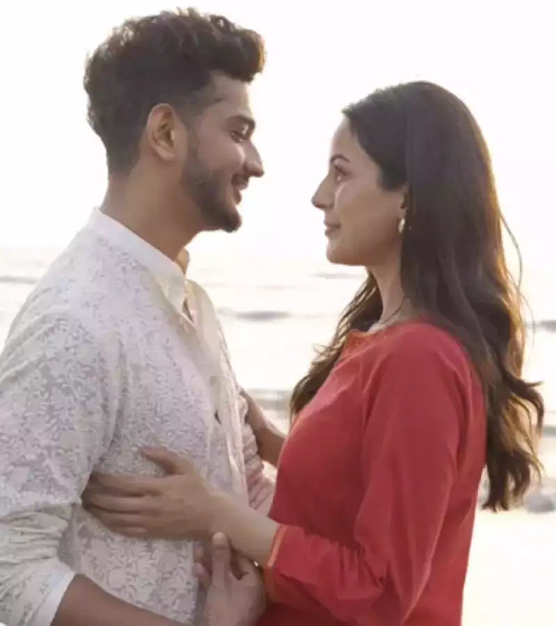 WATCH: Fans are OBSESSED with Shehnaaz Gill, Munawar Faruqui's romantic number - Masala.com