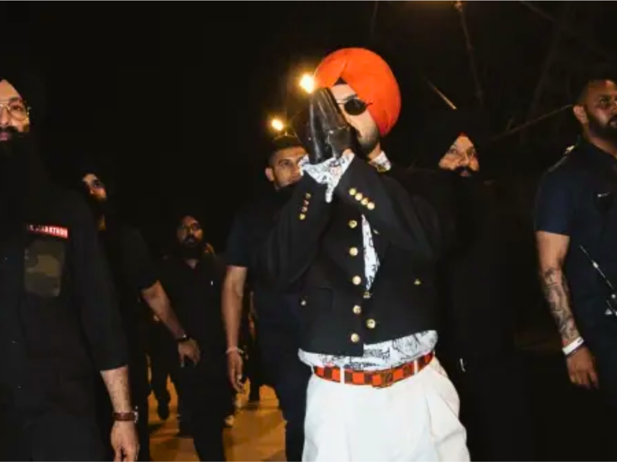 WATCH: Diljit Dosanjh delights 1 lucky fan by giving away THIS special ...