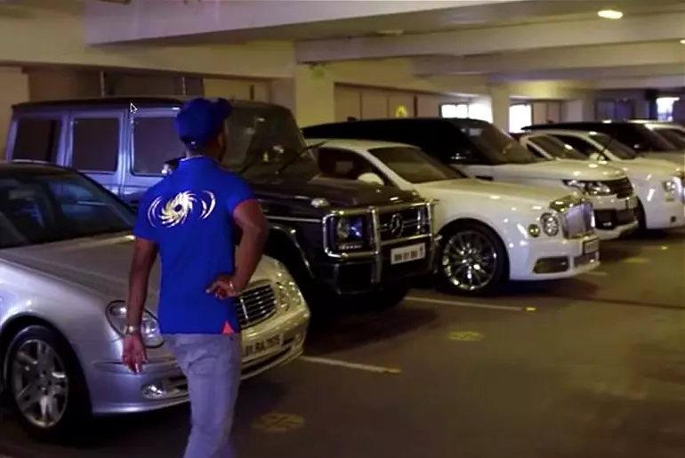 The Ambani House: A peek into the 27-floor lavish abode of the India's ...