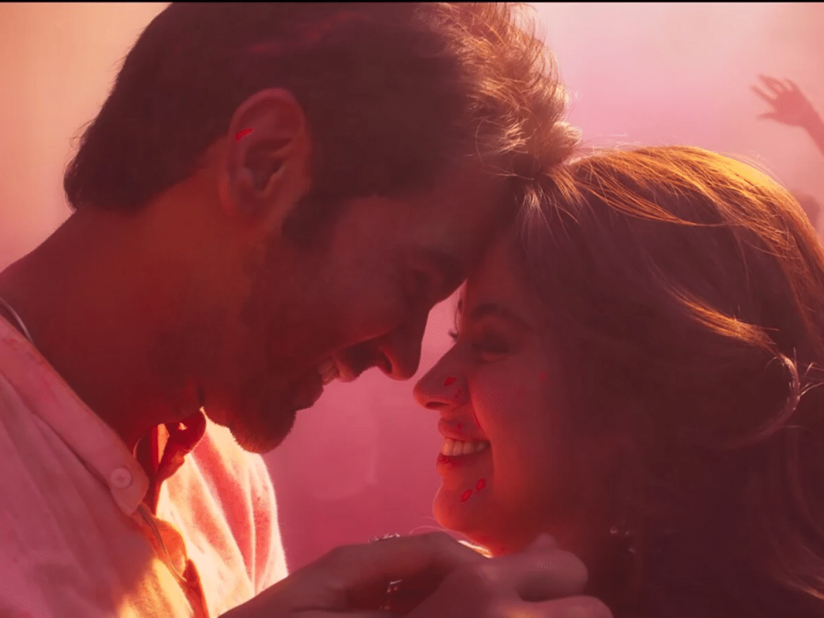 'Mr. & Mrs. Mahi': Janhvi & Rajkumar outdo unambitious film