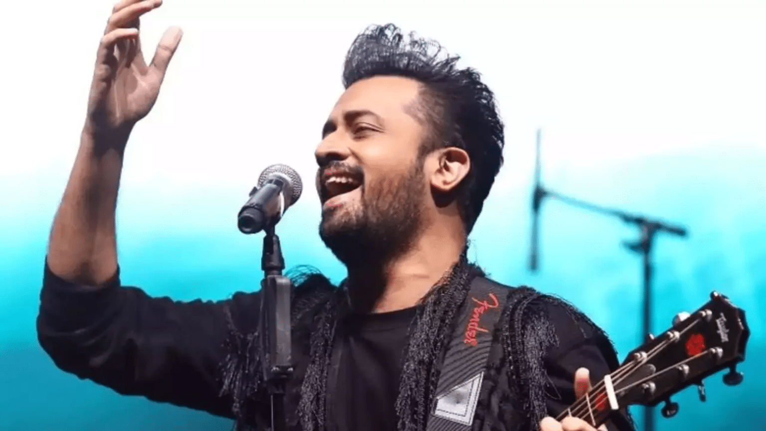 WATCH! Atif Aslam pays tribute to THIS legendary Indian singer in Abu Dhabi