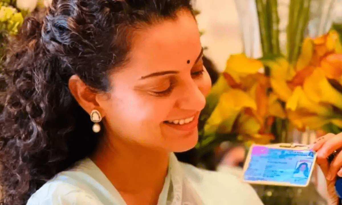 Kangana Ranaut 7 Years After Their Feud Started Karan Johar Reacts To