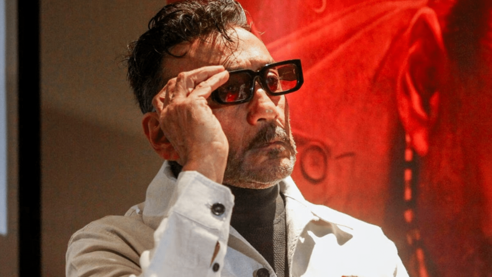 WATCH: Jackie Shroff is the ultimate 'bhidu' as he calms down paps in ...