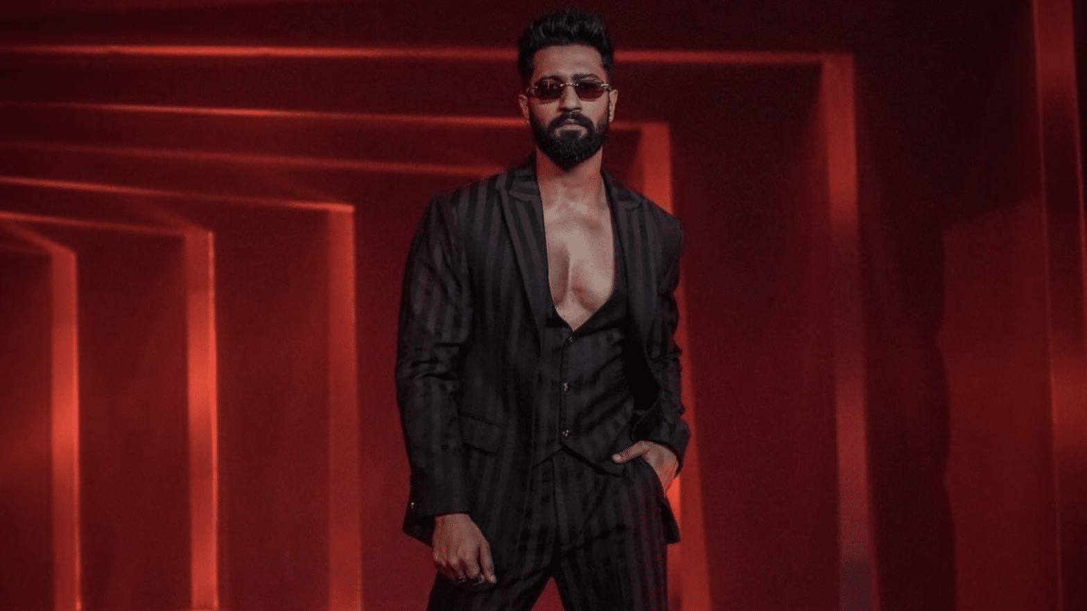 WATCH: Vicky Kaushal teaches the famous 'Tauba Tauba' dance at Anant ...
