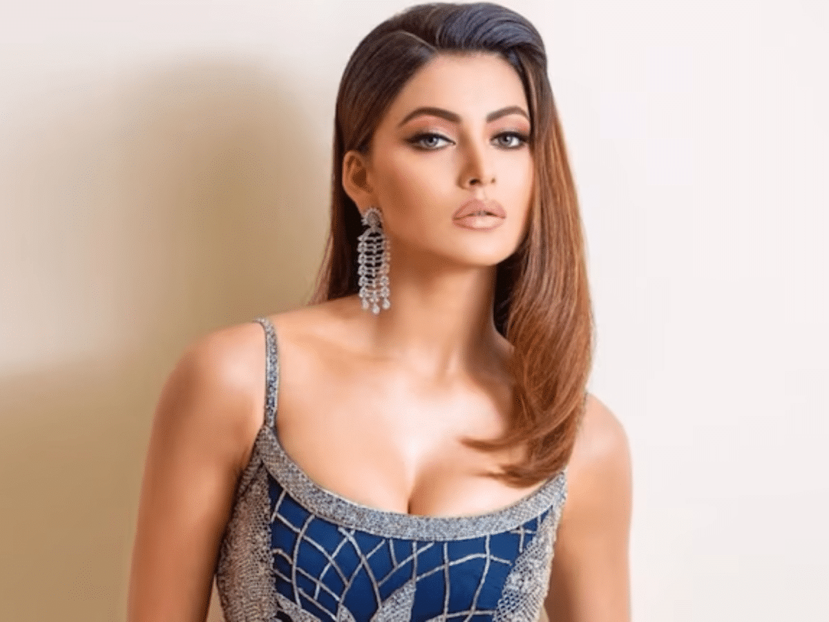 WATCH! Atif Aslam pays tribute to THIS legendary Indian singer in Abu Dhabi