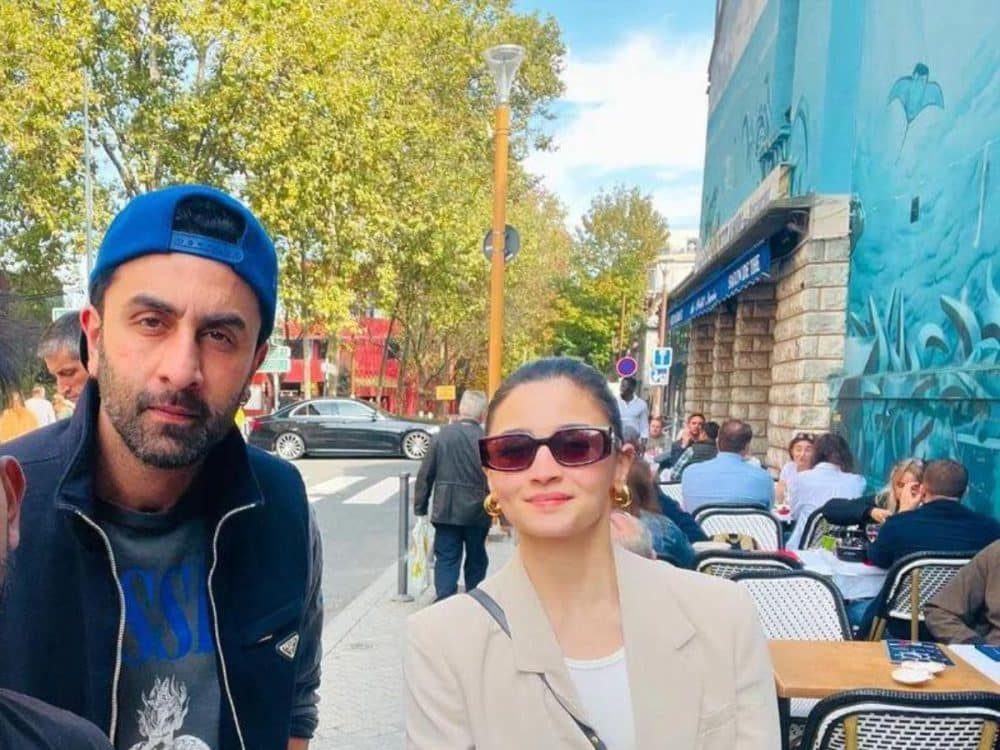 Alia Bhatt and Ranbir Kapoor enjoy a romantic getaway in Paris, fan ...